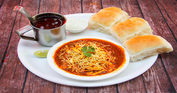 Top 10 Foods to Try in Nashik – Mumbai Orbit